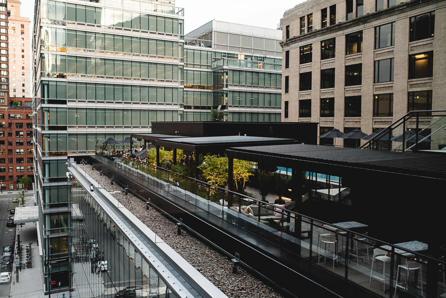 Terrasse Alizé : une oasis urbaine nichée au 9e étage de l’hôtel Humaniti