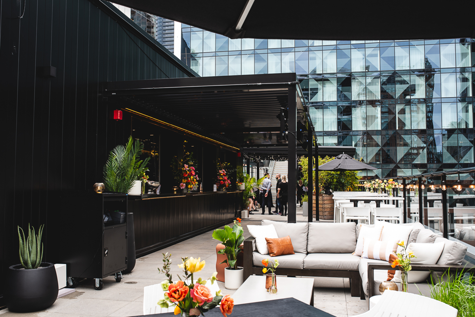 Terrasse Alizé : une oasis urbaine nichée au 9e étage de l’hôtel Humaniti